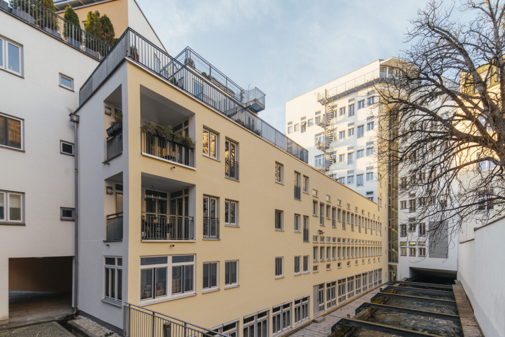Fassadensanierung und Teilumbau Alexander Wacker Haus München - Frosch ...